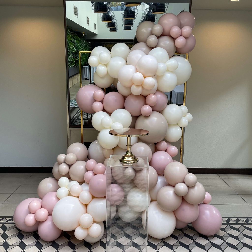 Luxe Gold Backdrop with Balloon Garland DOUBLE STUFFED CUSTOM COLOURS ...