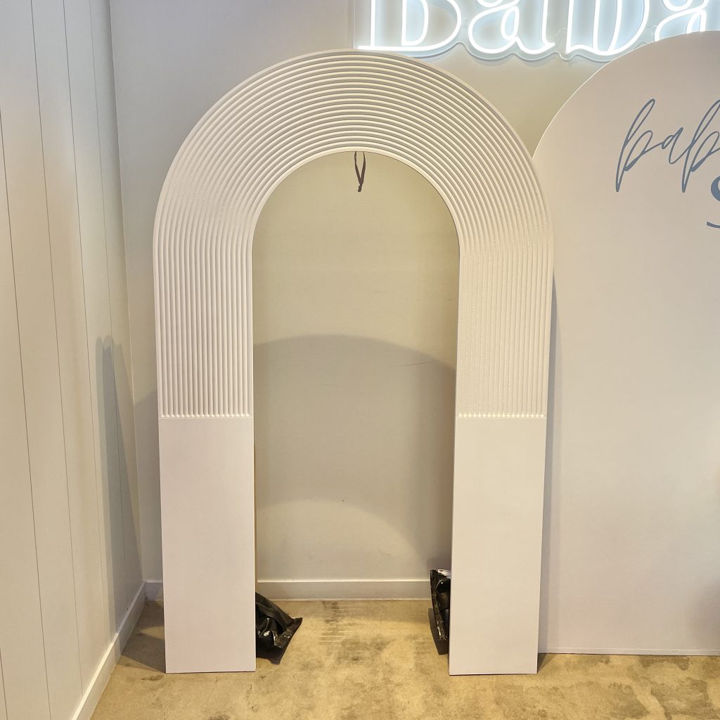 White Hollow Ripple Arch 1.8M - Peachy Keen Events